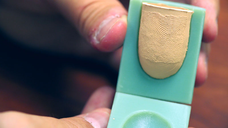 Universidade Estadual de Michigan cria dedo falso para tornar ...