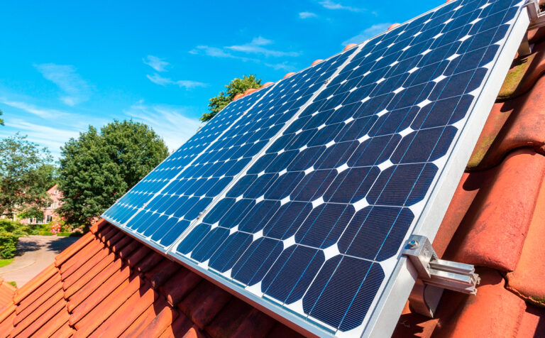 Censo QuintoAndar: 7 em cada 10 brasileiros deseja ter painel solar em ...